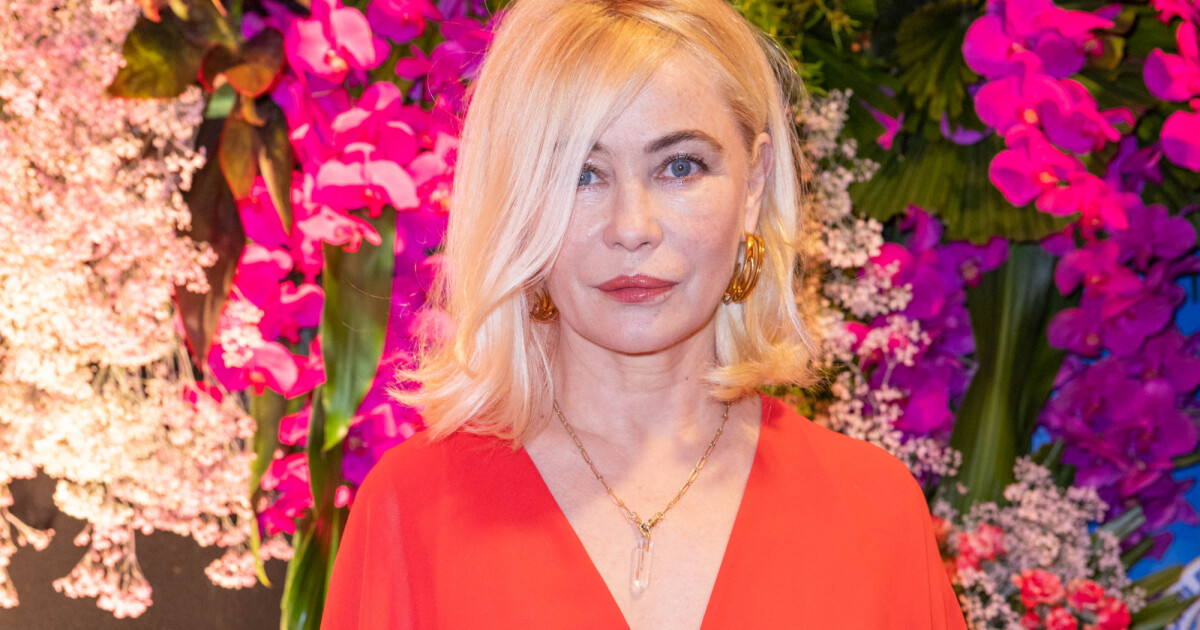 "Je leur ai parlé très tôt" : Emmanuelle Béart, mère de 3 enfants face ...
