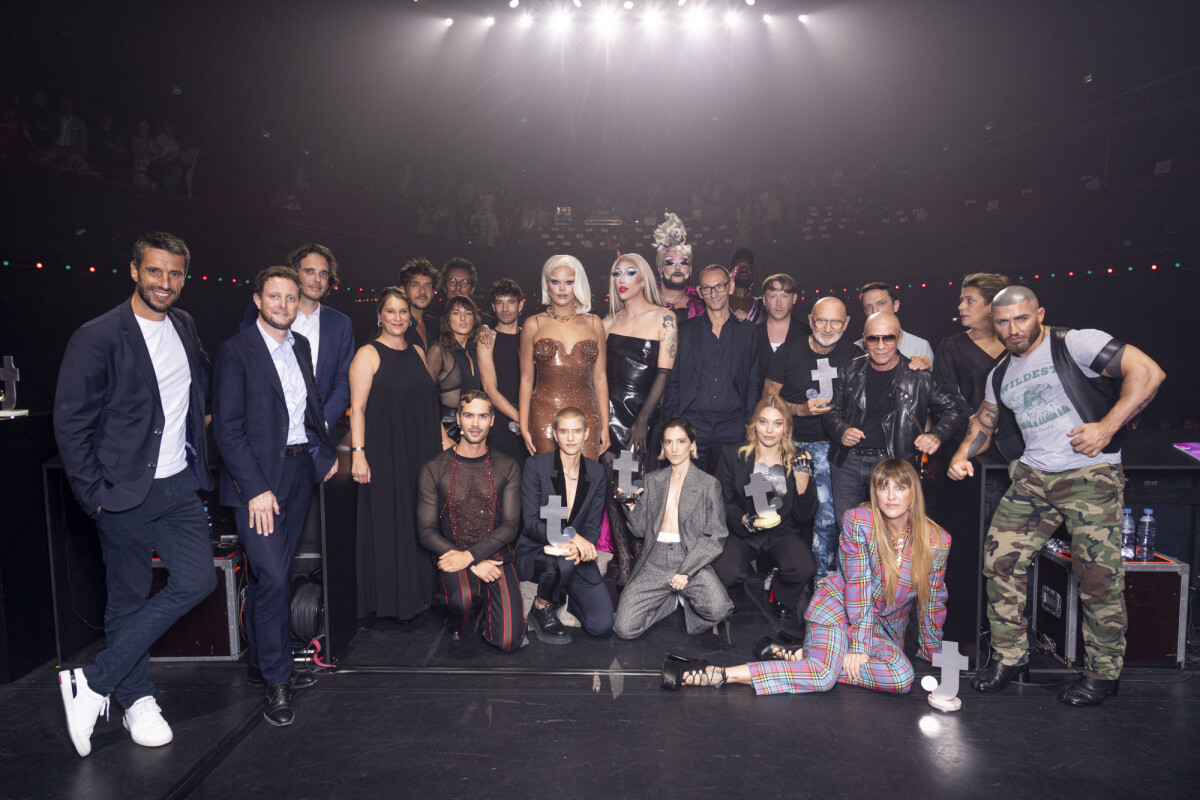 Photo : Exclusif - Photo de famille des gagnants - Cérémonie des Têtu ...