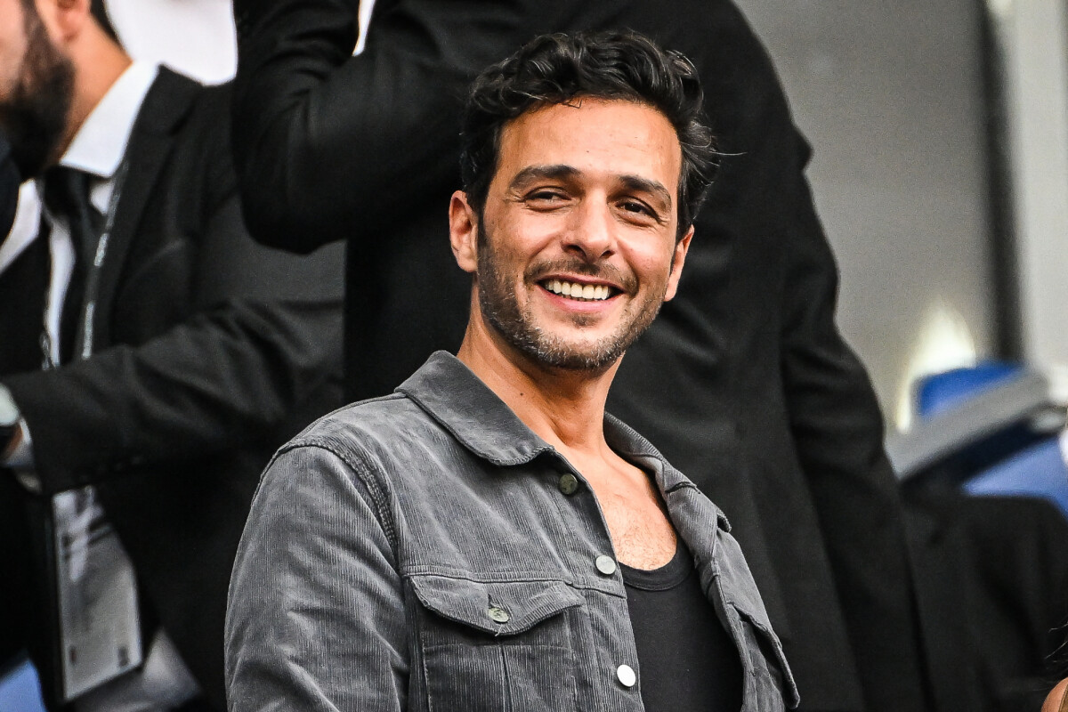 Photo : Maxim Nucci (Yodelice) en tribunes lors de la finale de rugby ...