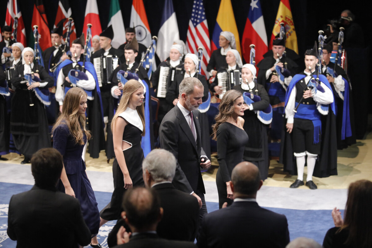 Photo : La princesse Leonor, l'infante Sofia d'Espagne, le roi Felipe ...