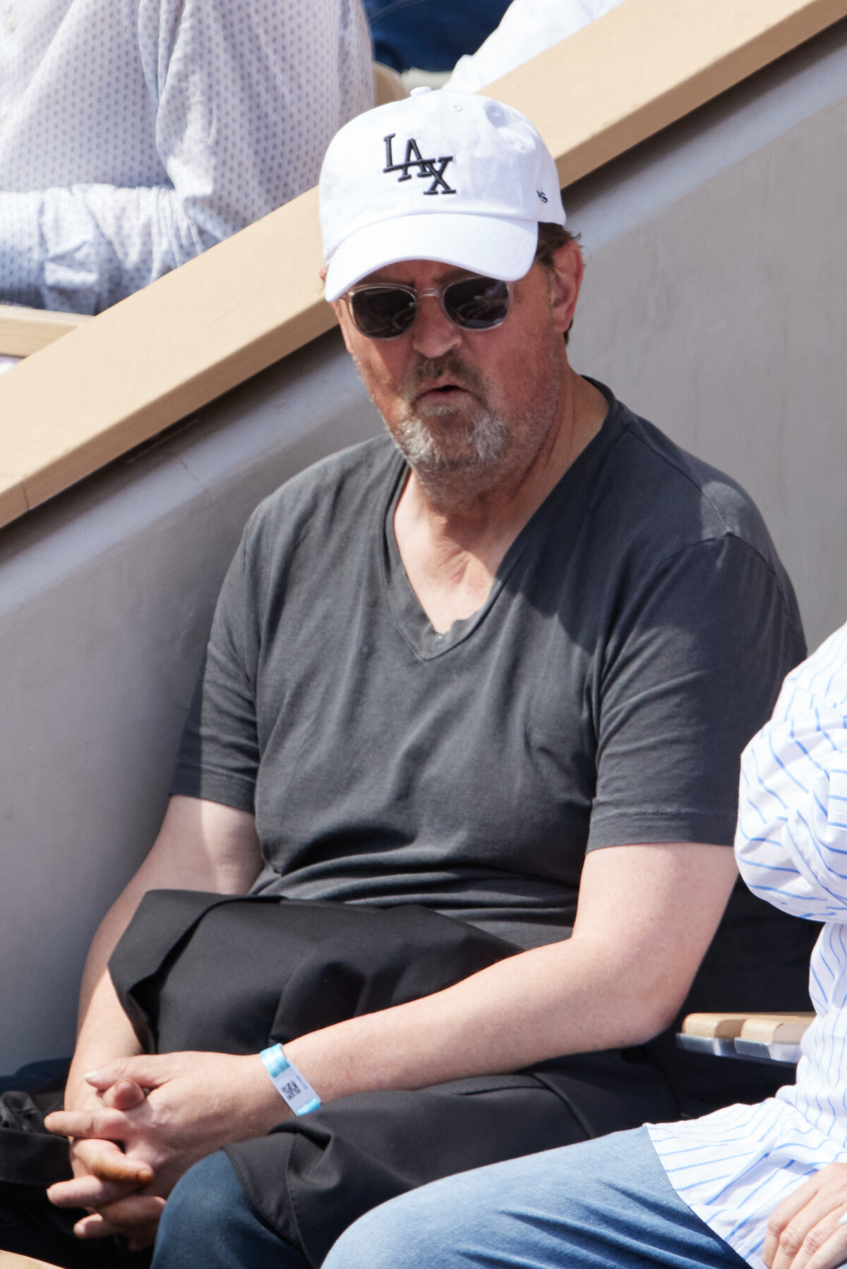 Photo : Matthew Perry en tribunes lors des Internationaux de France de ...