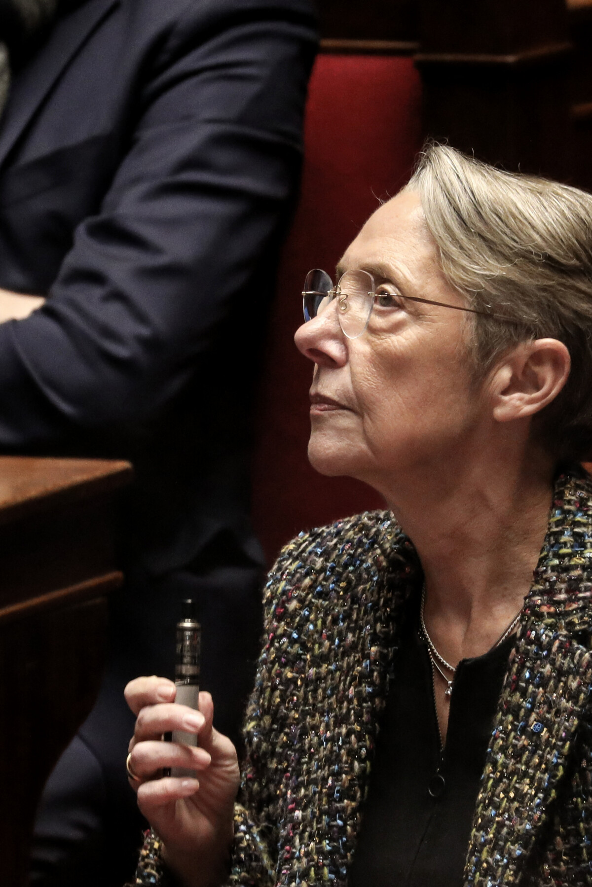 Photo : La Première ministre Elisabeth Borne (cigarette électronique ...
