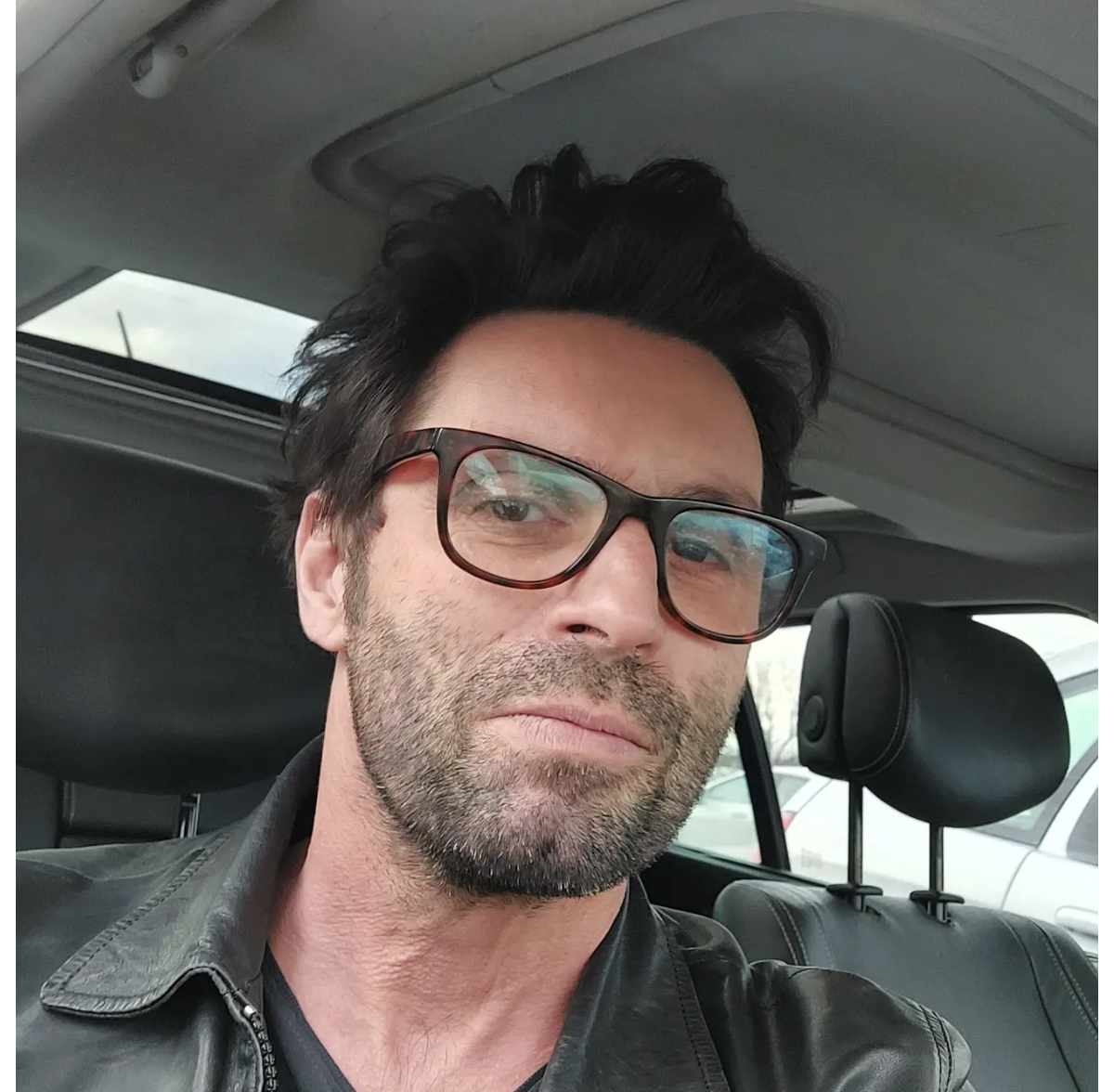 Photo : Johan Ledoux, acheteur d'"Affaire conclue" et membre d'un groupe de rock appelé Blankass ...