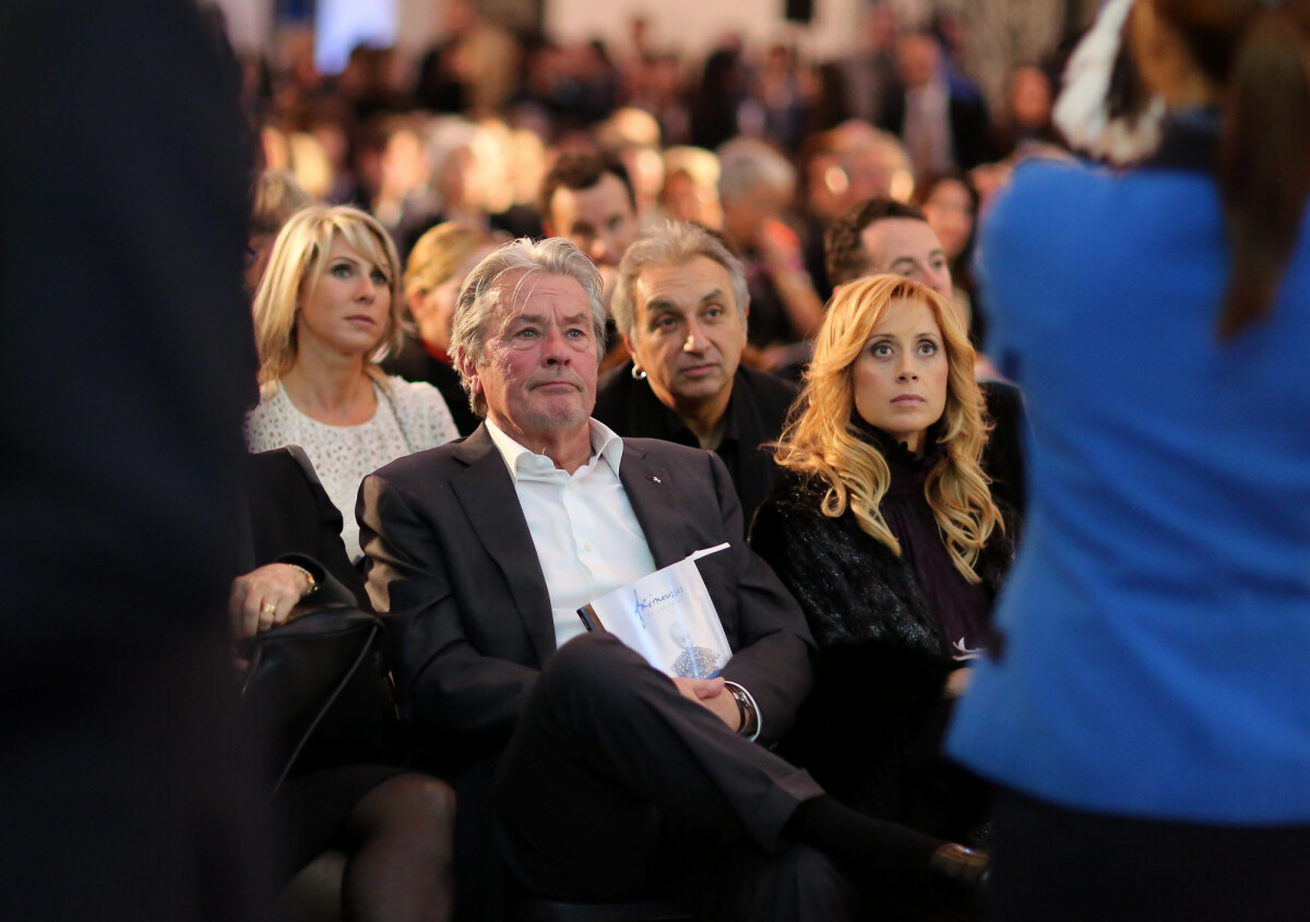 Photo : Exclusif - Alain Delon, Lara Fabian Paris le 3 decembre 2012 ... Photo : Exclusif - Alain Delon, Lara Fabian Paris le 3 decembre 2012 ...