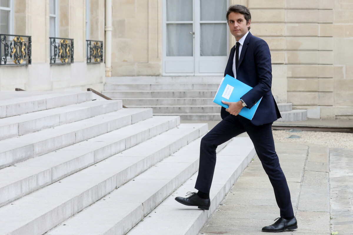 Photo : Gabriel Attal arrive pour participer à la réunion du Conseil ...