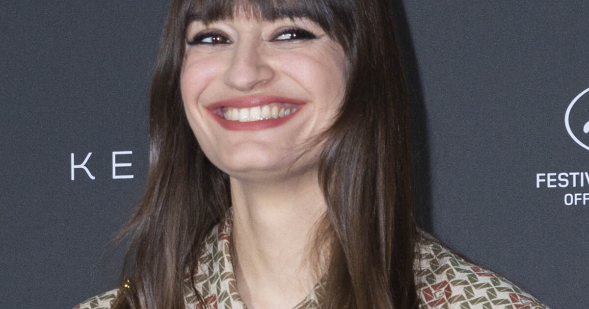 Clara Luciani au bras de son mari Alex Kapranos : robe vert pomme ...