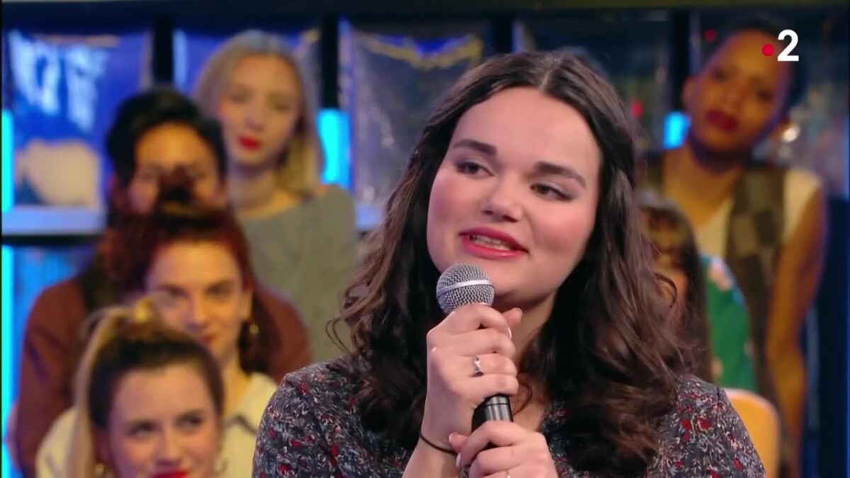 Vidéo : Qui est Maé, la nouvelle maestro de "N'oubliez pas les paroles ?" - Purepeople