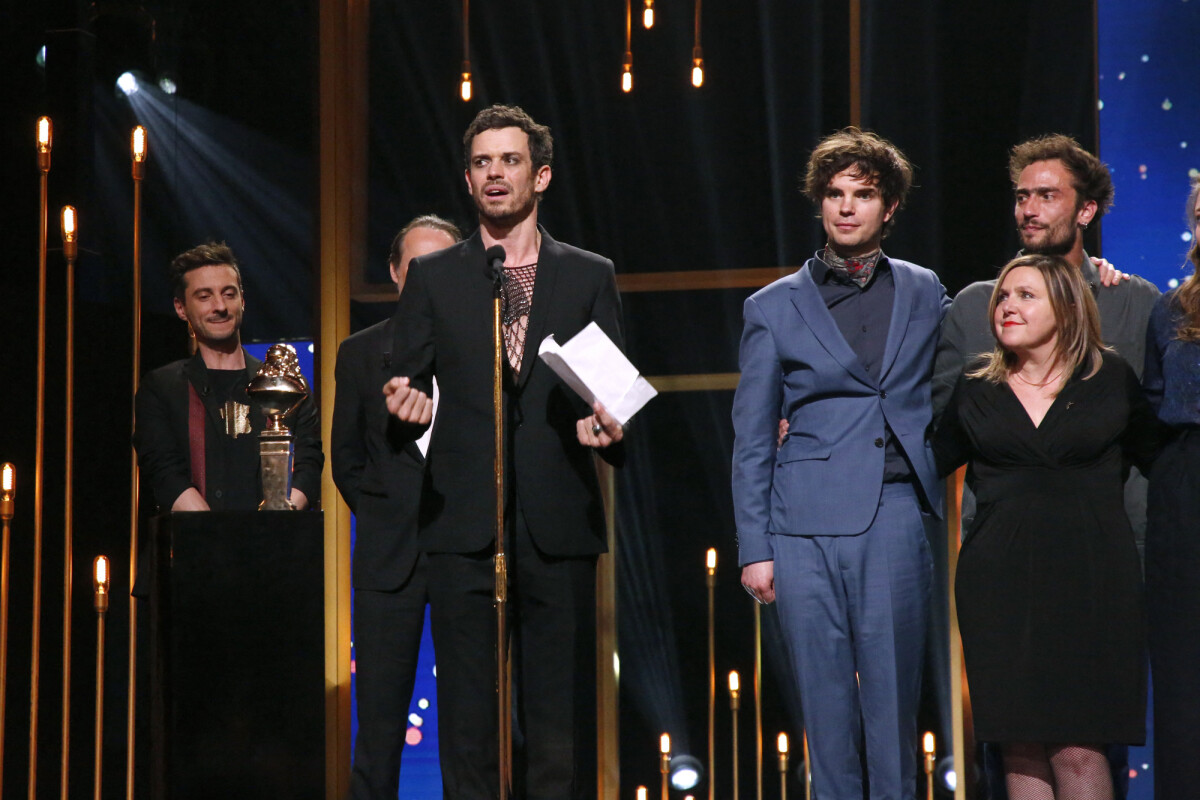 Photo : Louis Arene et la troupe de « 40° sous zéro » reçoivent le ...