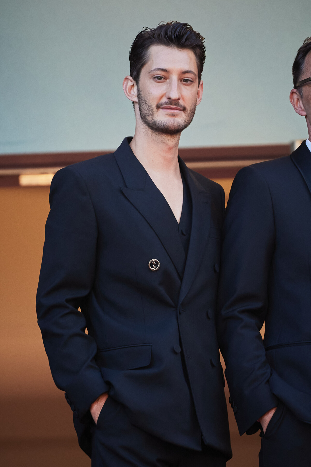 Photo : Pierre Niney - Montée des marches du film " Le comte de Monte ...