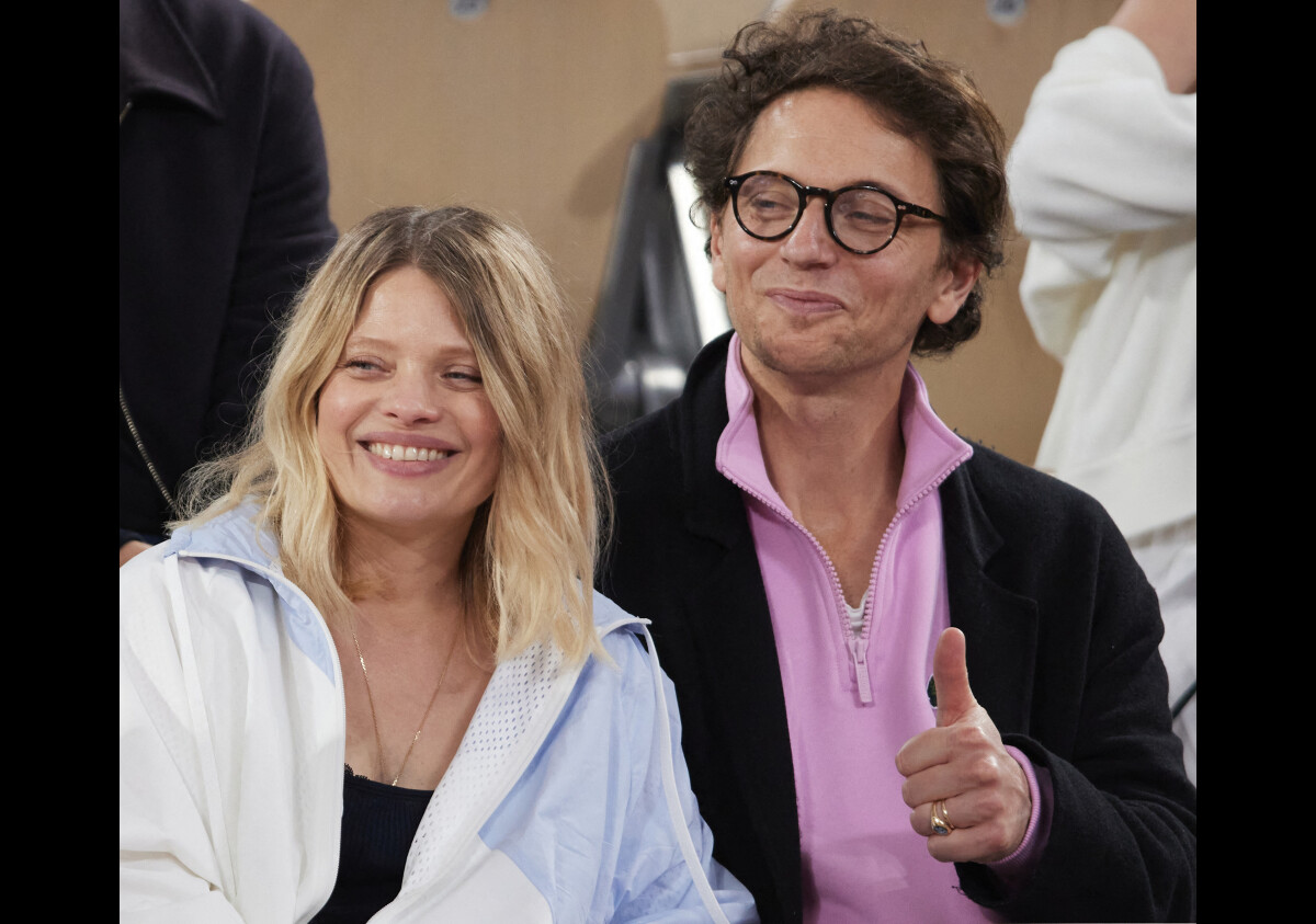 Photo : Le chanteur Raphaël, sa compagne Mélanie Thierry et leurs ...