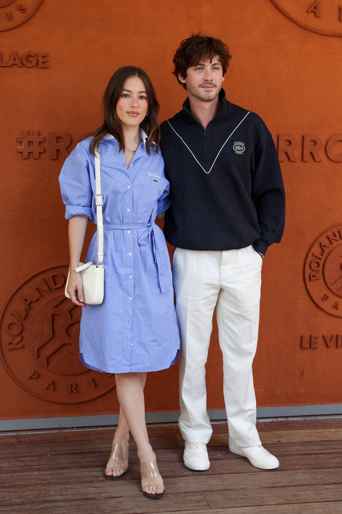 Photo : Analuisa Corrigan et Logan Lerman au village lors des ...