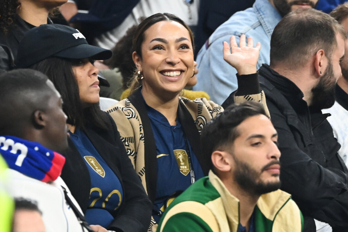 Photo : Sabrajna Duvad (femme de K.Coman) en tribune du match de ...