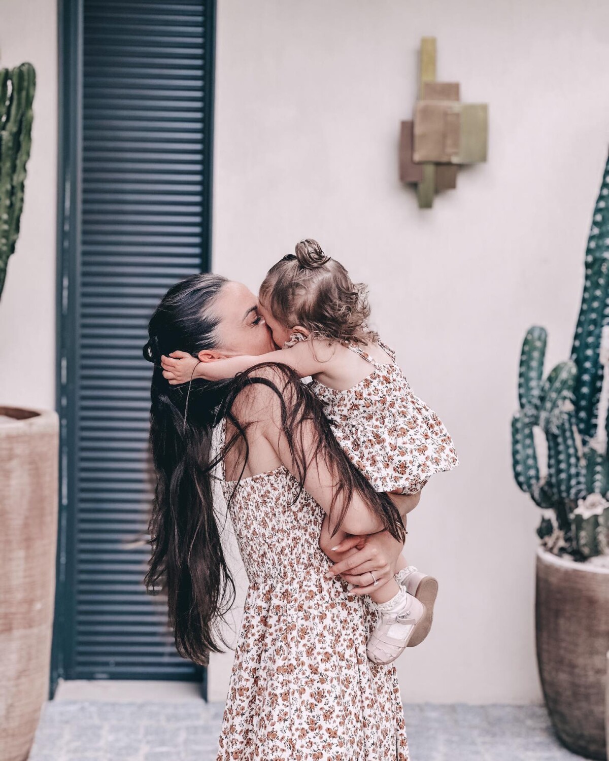 Photo : Capucine Anav avec sa fille Lola - Ode (Purepeople)