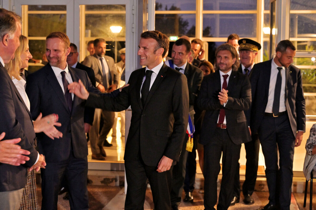 Photo : Emmanuel Macron, President de la Republique avec Marc et Pierre ...