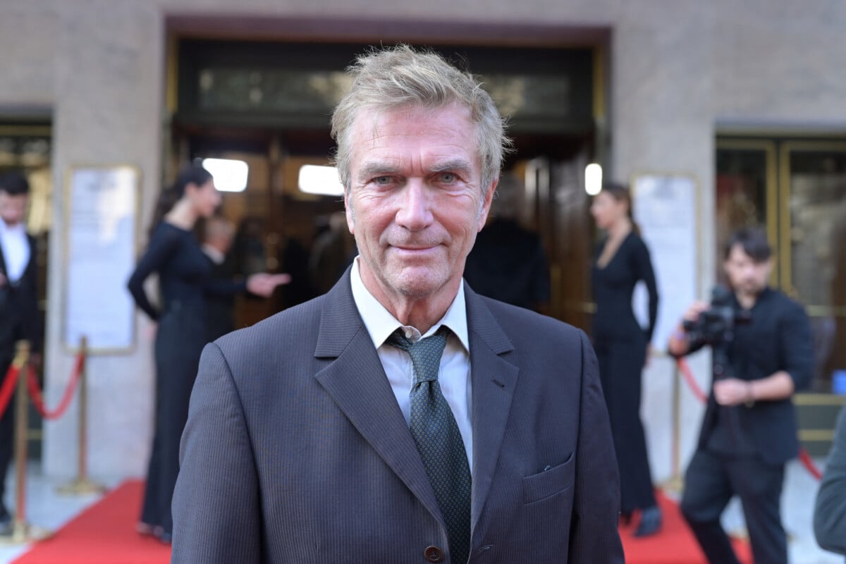 Vidéo : Philippe Caroit père à 63 ans et confronté au regard et au ...