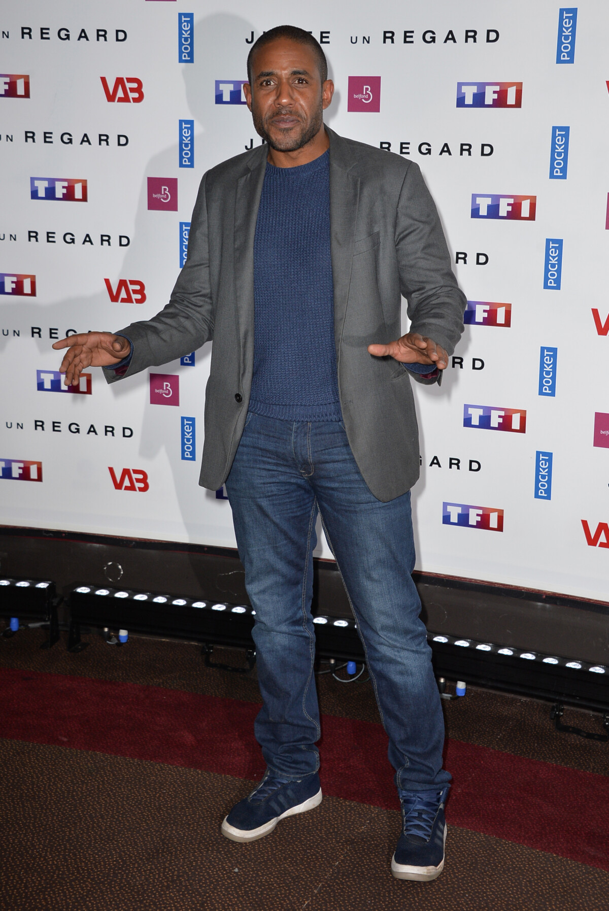 Photo : Loup-Denis Elion - Photocall de la série "Juste un regard ...