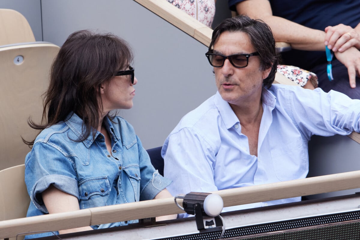 Photo : Yvan Attal et sa compagne Charlotte Gainsbourg - Célébrités en ...