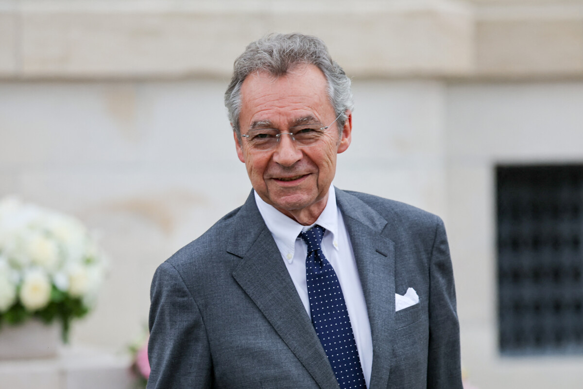 Photo : Michel Denisot - Sortie des obsèques de l'auteure-compositrice ...