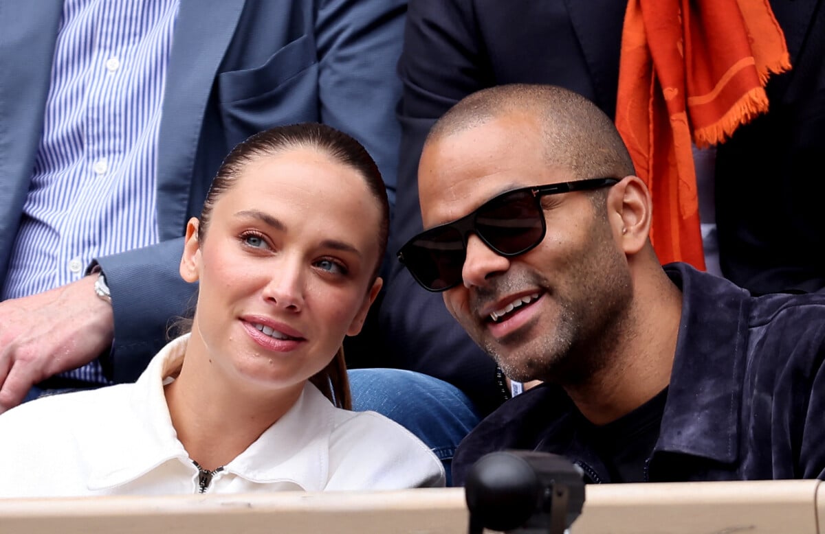 Photo : Tony Parker et sa compagne Agathe Teyssier dans les tribunes ...