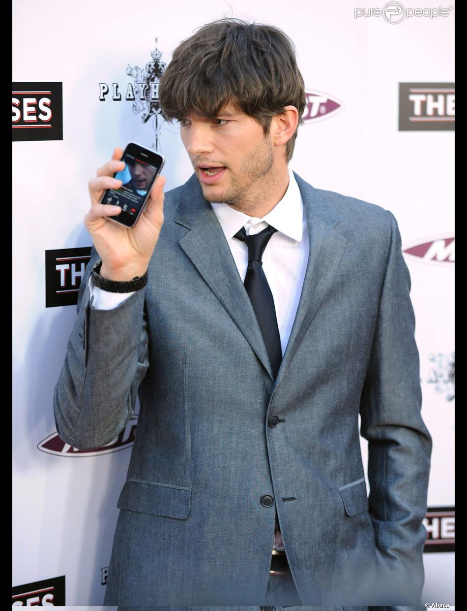 Ashton Kutcher lors de la présentation du film The Joneses à Los ...