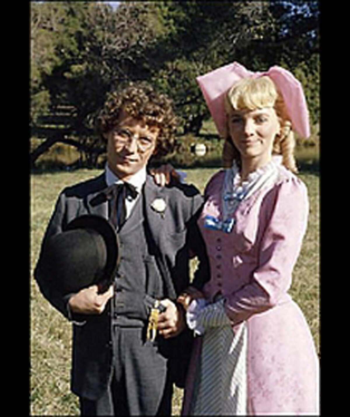 Photo : Alison Arngrim et Steve Tracy dans La Petite maison dans la ...