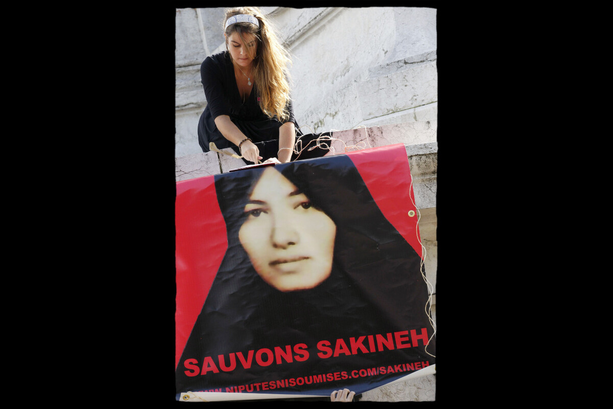 Photo : Portrait de Sakineh Mohammadi Ashtiani lors d'une mobilisation ...