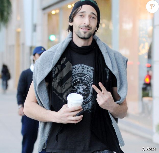 Adrien Brody... sur les traces de Paris Hilton ? - Purepeople