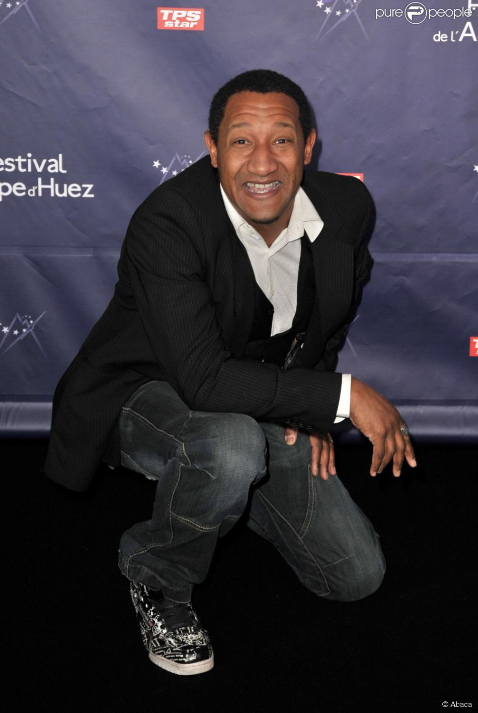 Edouard Montoute quitte Bienvenue aux Edelweiss - Purepeople