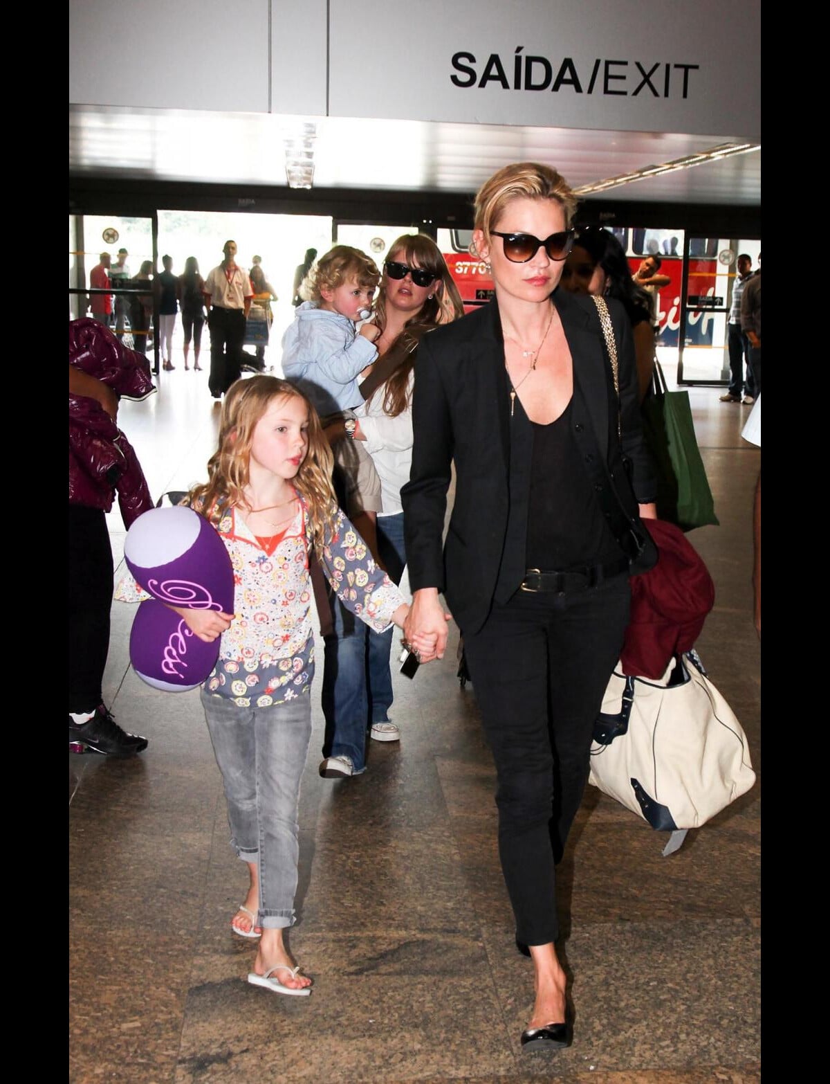 Photo : Kate Moss et sa fille Lila à l'aéroport de Sao Paulo le 20 ...