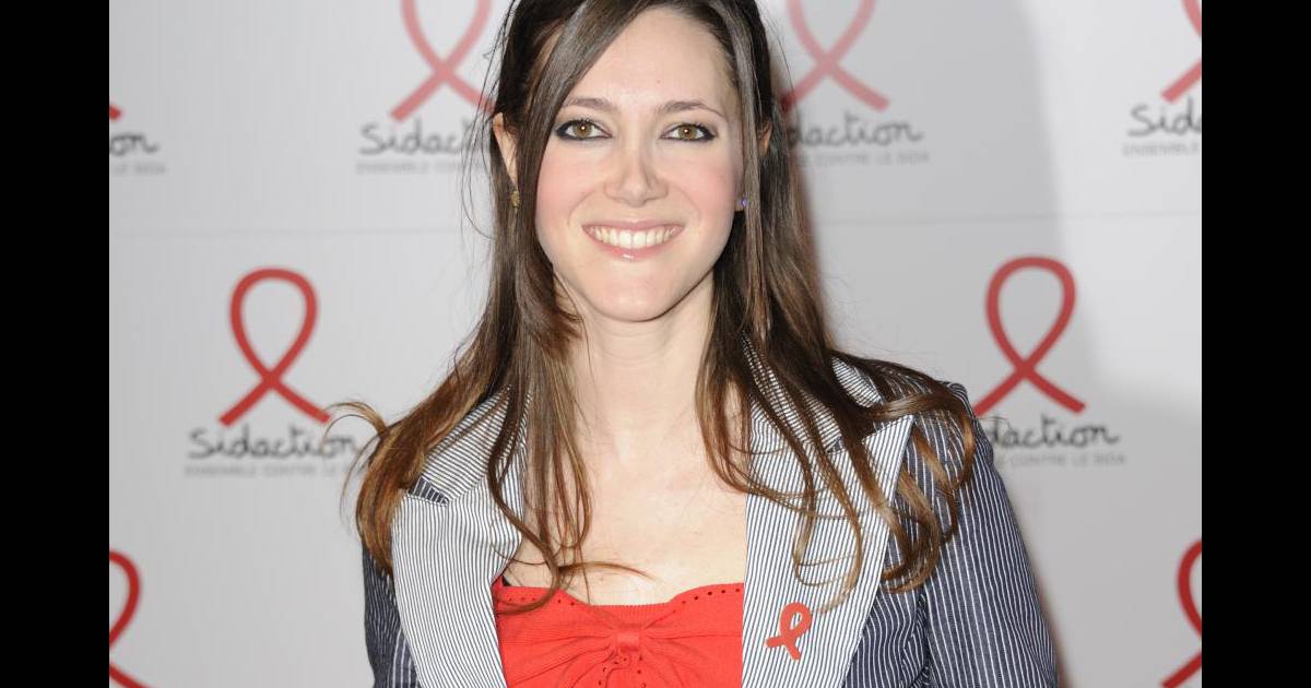 Sandra Lou lors du photocall pour la soirée du Sidaction 2011 au Musée ...