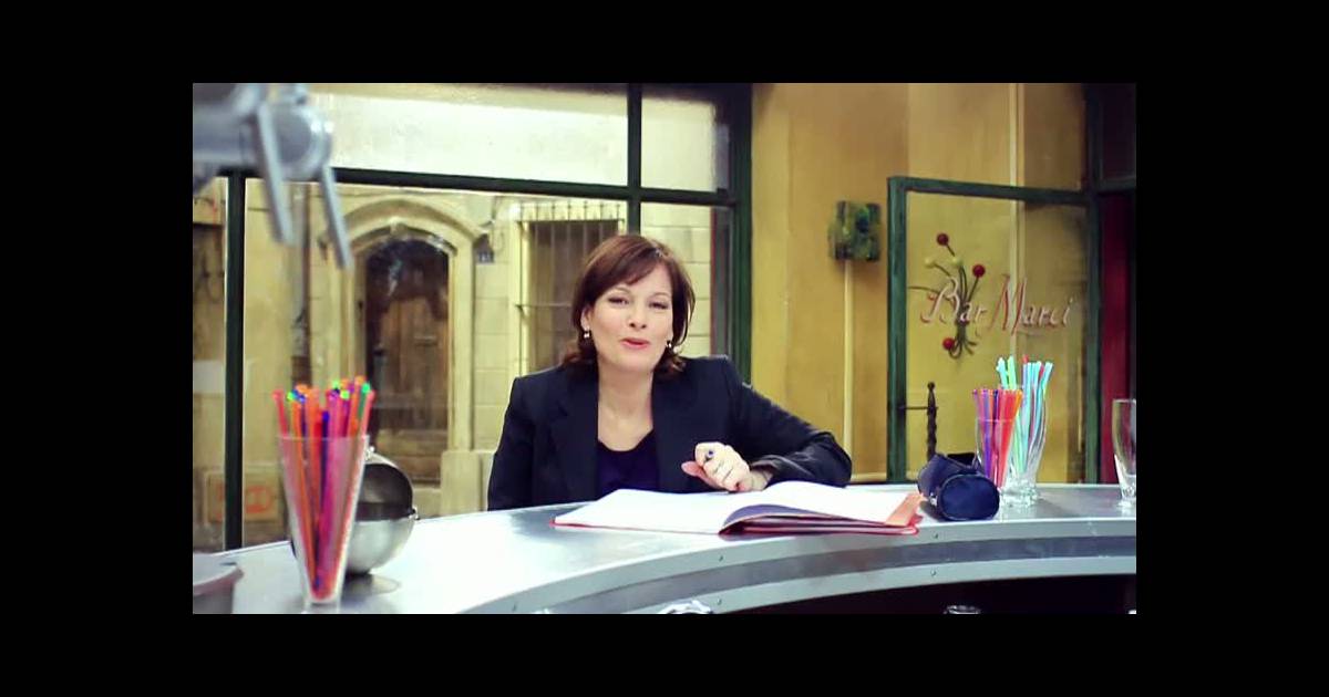 Blanche, incarnée par Cécilia Hornus, joue avec le mot main. - Purepeople