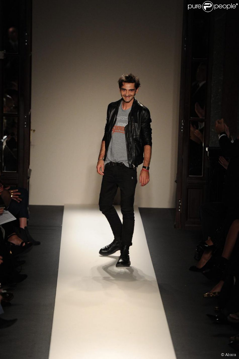 Christophe Decarnin lors du défilé Balmain en mars 2010 - Purepeople