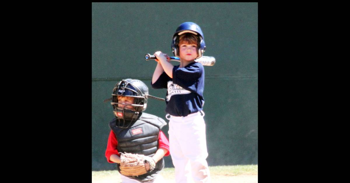 Sean Preston, cinq ans, lors de son match de baseball, à Los Angeles ...