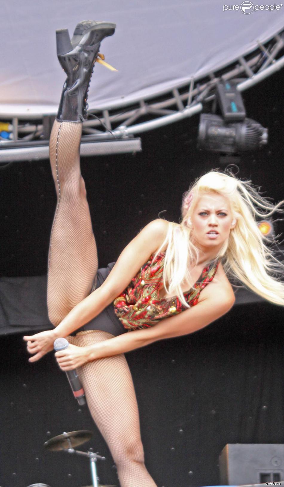Kimberly Wyatt Ancienne Pussycat Dolls En Pleine Performance Avec Son