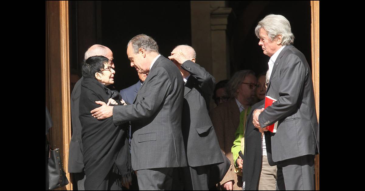 Zizi Jeanmaire reçoit les condoléances de Frédéric Mitterrand la sortie ...