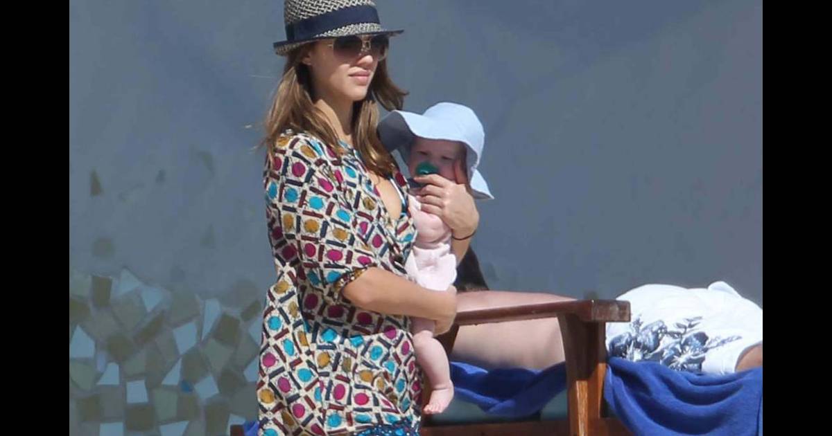 Jessica Alba et Haven à Los Cabos au Mexique le 31 décembre 2011 ...