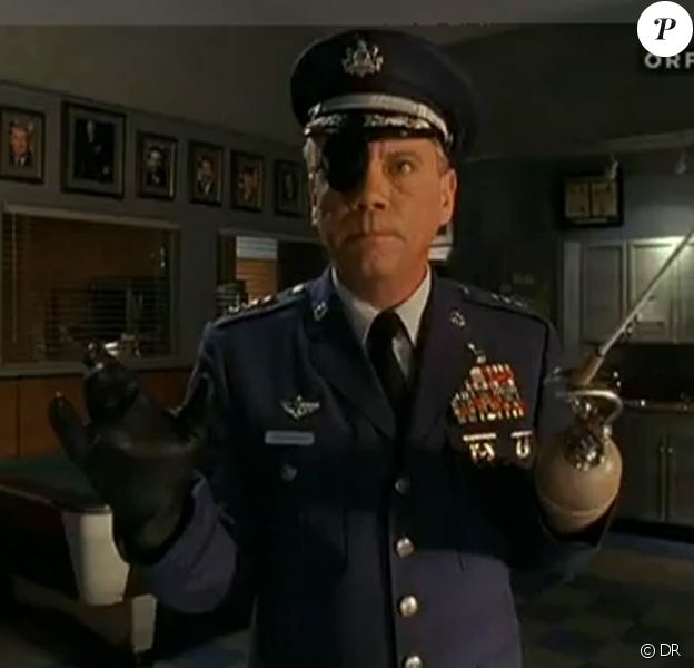 Daniel von Bargen (Seinfeld, Malcolm) : Son suicide raté, il appelle ...