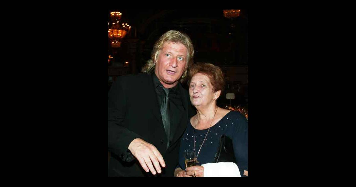 Patrick Sébastien et sa mère Andrée Boutot en juillet 2002 à Monaco ...