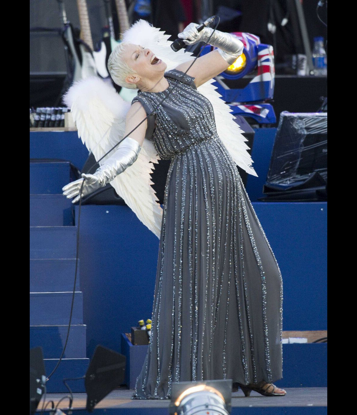 Photo : Annie Lennox telle un ange... La reine Elizabeth II a pu ...