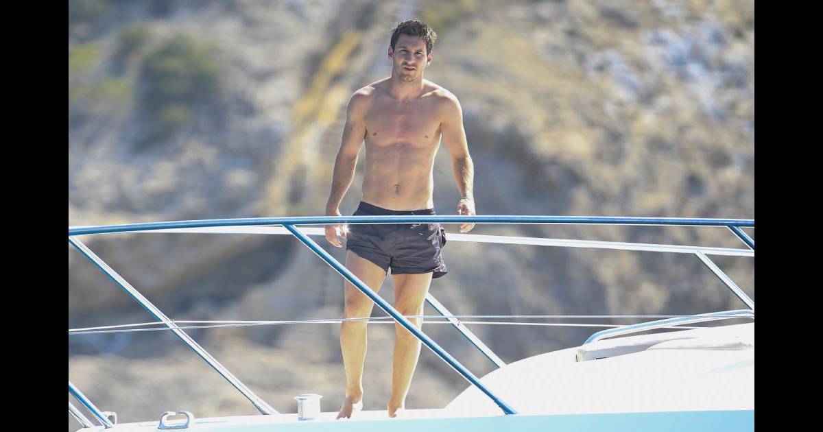 Exclu : Lionel Messi prend le soleil sur un yacht. Ibiza, le 3 juillet ...