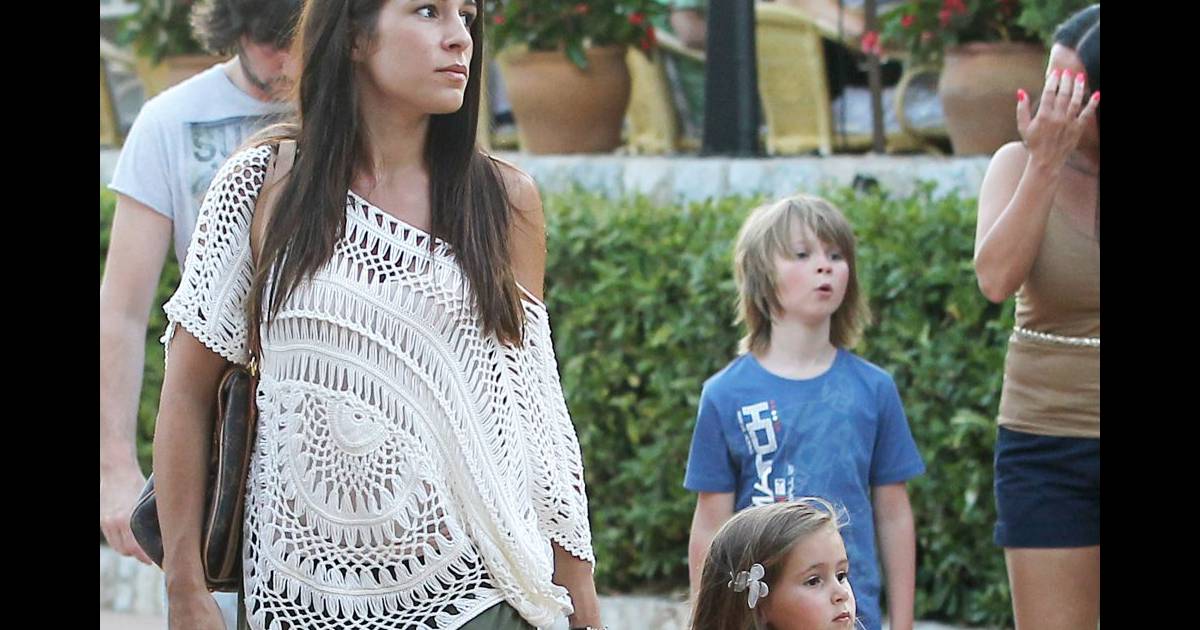 Olalla Domínguez Liste et sa fille Nora vacances dans les rues de Palma ...
