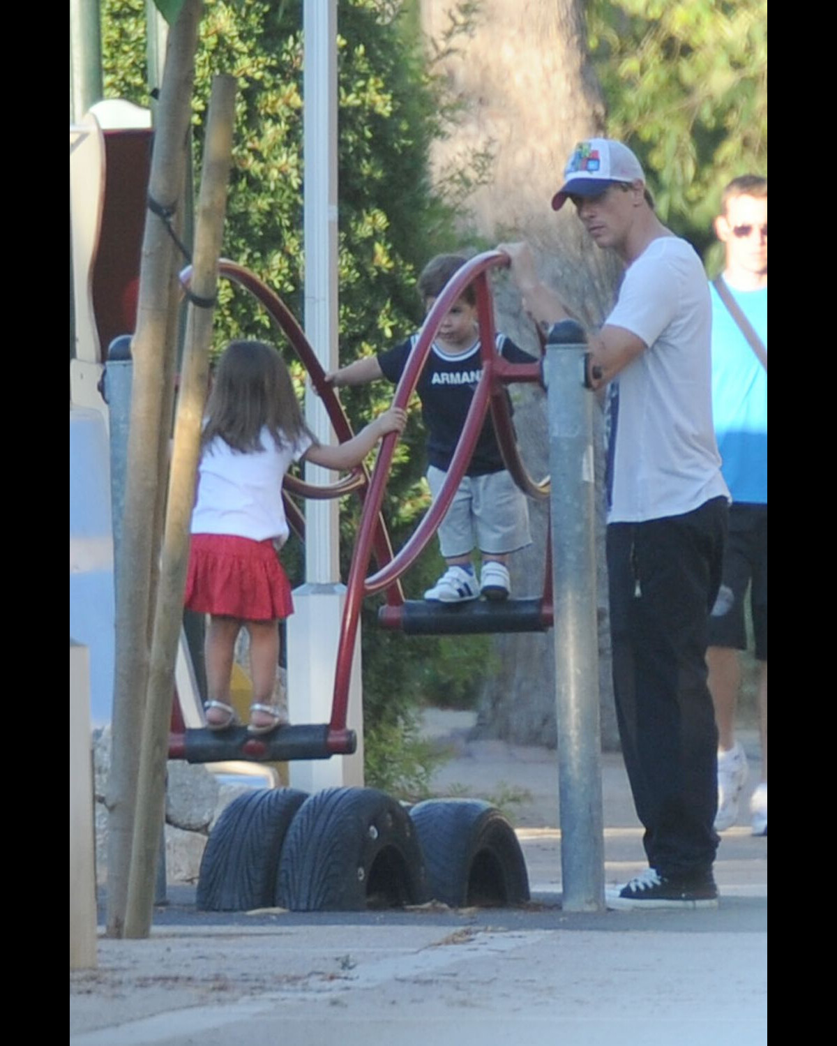 Photo : Fernando Torres surveille ses deux bambins Nora et Leo en ...