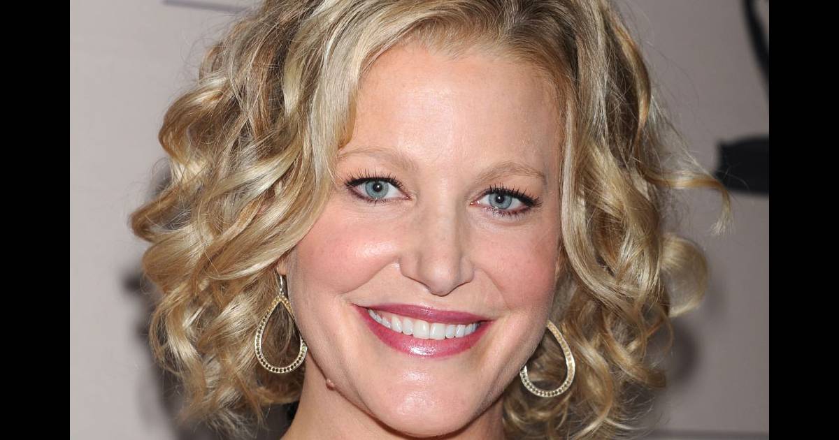 Anna Gunn lors de la réception donnée par l'Académie des Arts et des ...