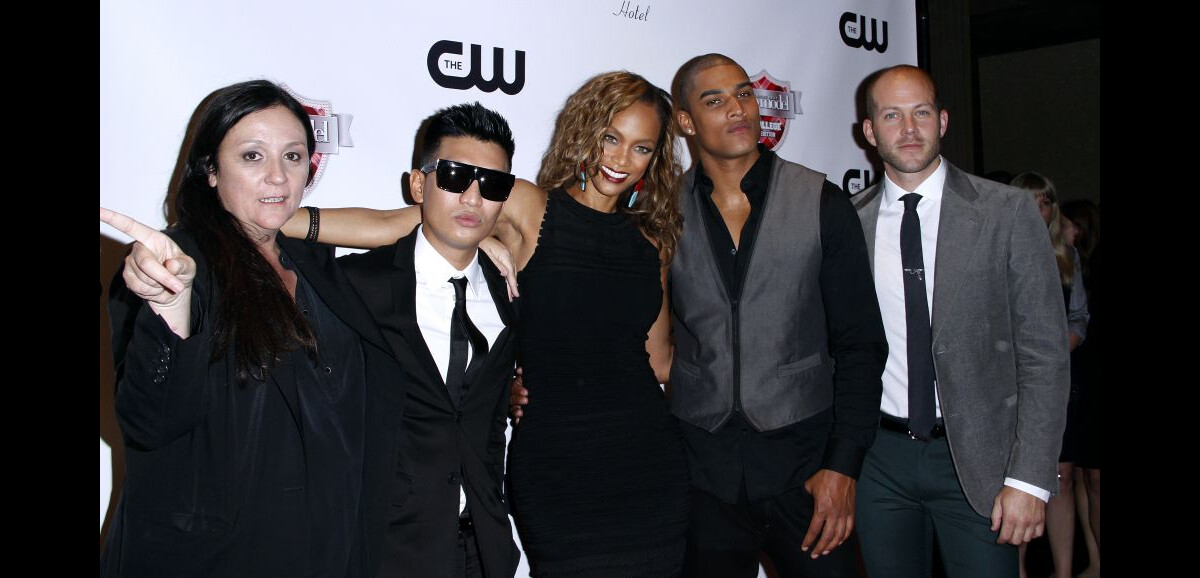 Photo : Tyra Banks, soutenue par Kelly Cutrone, Bryanboy, Rob Evans et ...