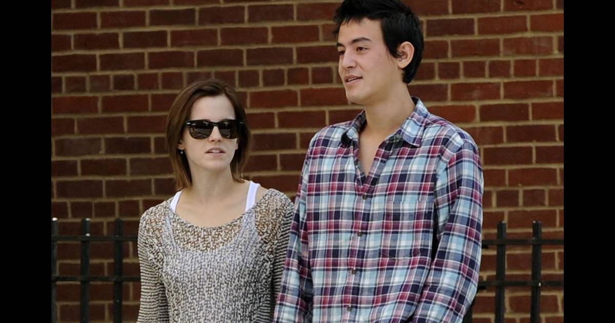 Emma Watson et Will Adamowicz, en couple dans les rues de New York. Le ...