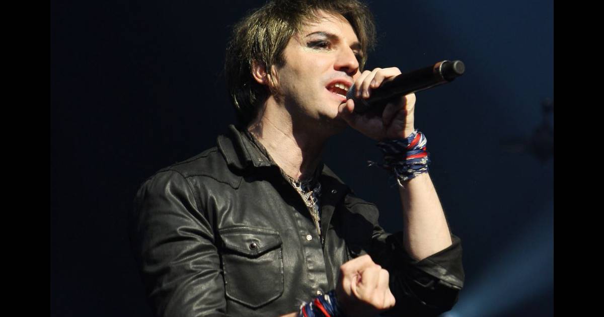 Mikelangelo Loconte sur la scène de l'Olympia pendant le concert ...