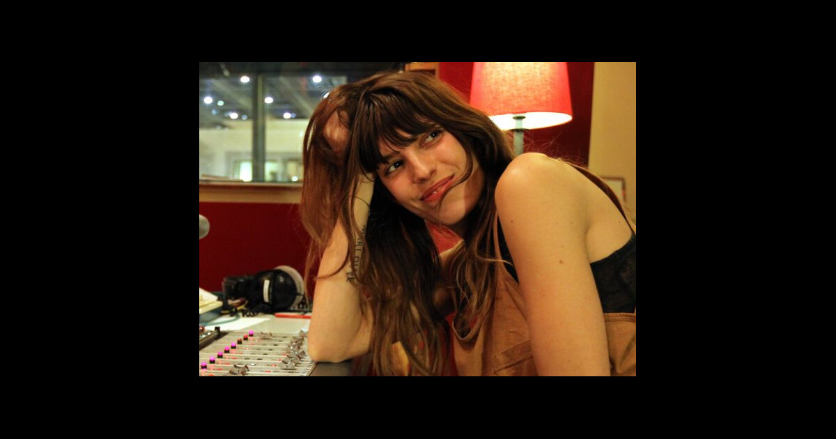 Lou Doillon : Dézinguée par Libération, elle répond avec humour ...