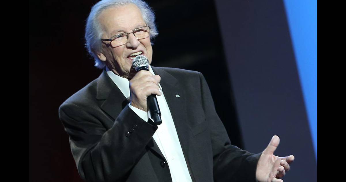 Fred Mella à l'Olympia sur le live de l'émission Hier Encore - Purepeople