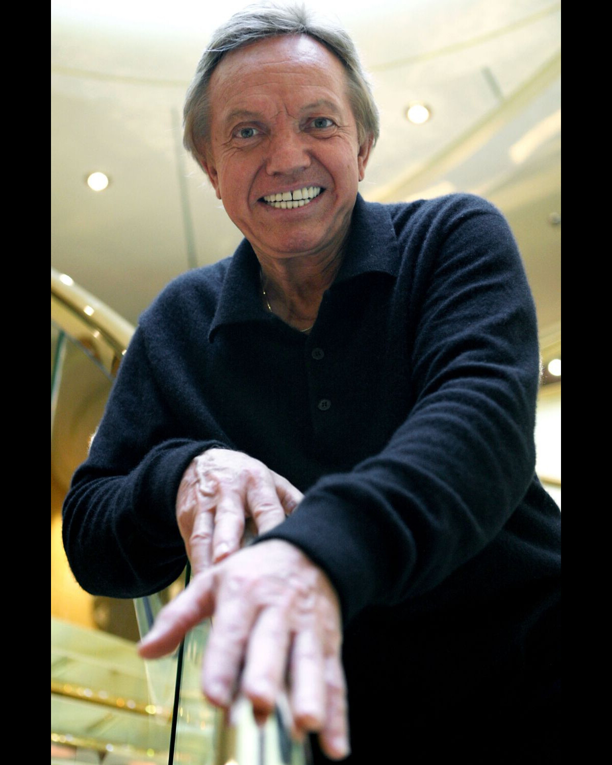 Photo : Frank Alamo, le 14 décembre 2008, durant la tournée Age tendre ...
