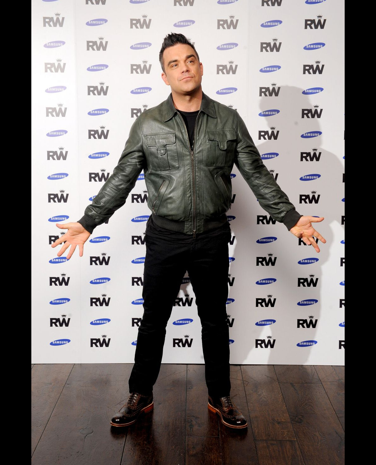 Photo : Robbie Williams annonce une tournée européenne des stades à ...